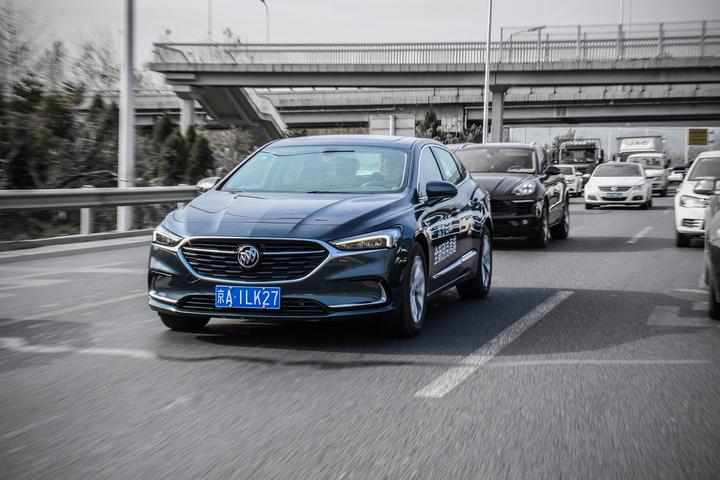 车长5米空间大 1.5T+9AT油耗低 试驾2021款别克君越552T - 知乎