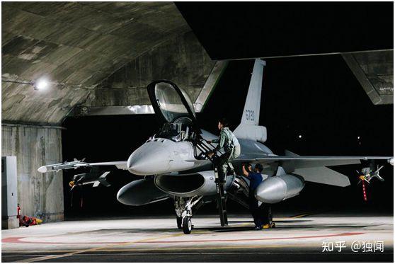 美媒首次高度评价，歼-10CE性能超越F-16V！这下，台湾压力大了？ - 知乎