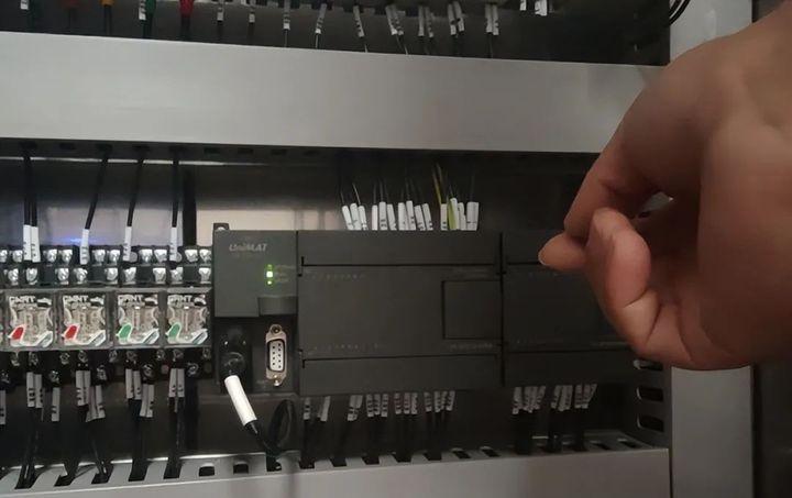 用接近开关控制PLC，到底要不要加中间继电器？ - 知乎