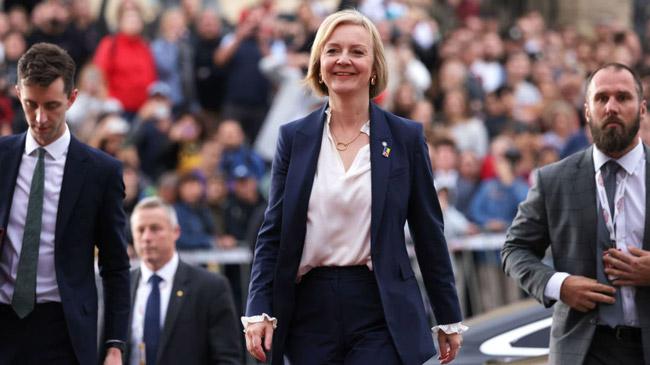 英国首相特拉斯解雇财政大臣，在减税计划上做出重大逆转 - 知乎