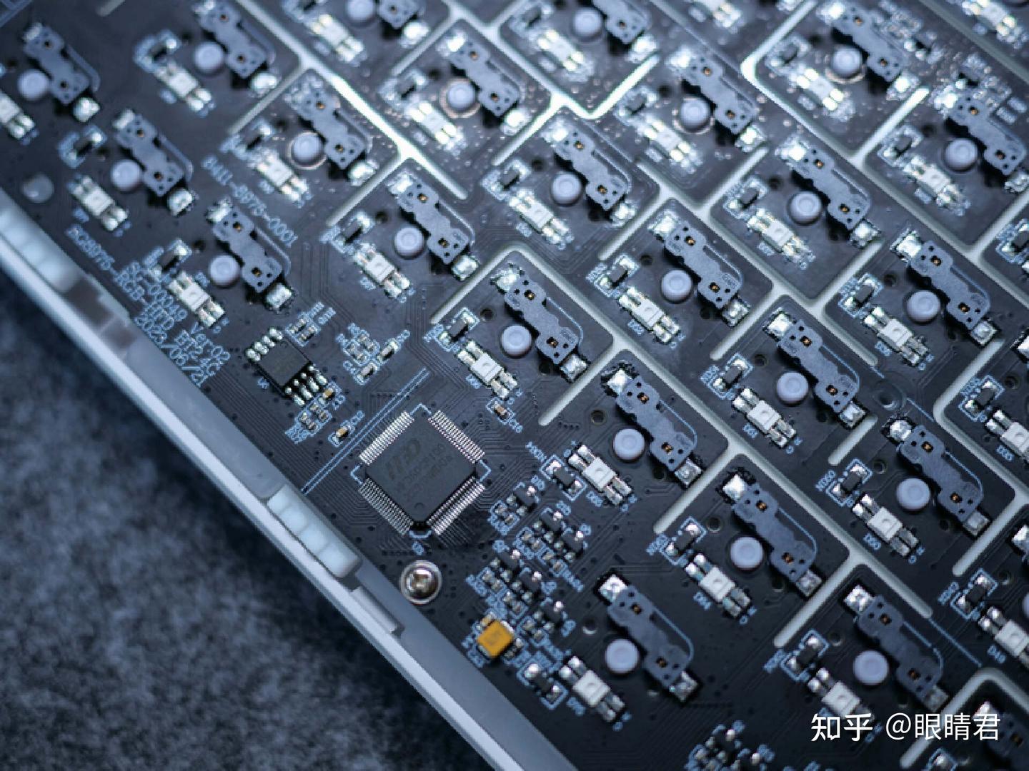 不要太卷！满配三模键盘只要199，黑爵AK820 Pro详解 - 知乎