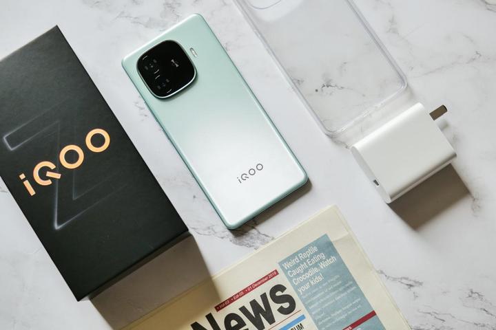评测：它是iQOO Z9 Turbo、也是小iQOO 12，更是年度最强中端手机 - 知乎