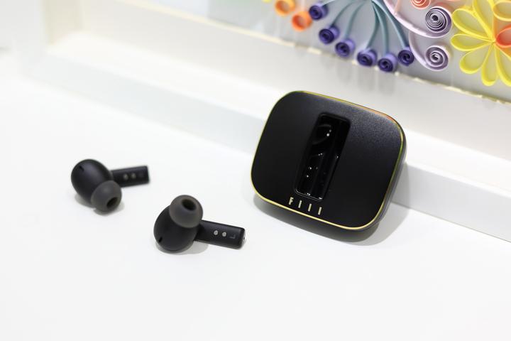 真无线降噪耳机硬核跨界，FIIL X Gibson CG Pro联名款致敬经典 - 知乎