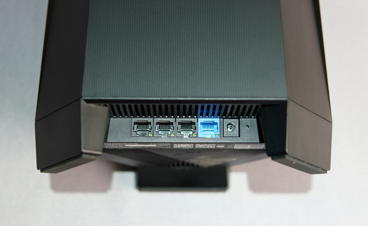 Wi-Fi7路由器值得买吗？ H3C BE18000严重偏科的信号之王 - 知乎