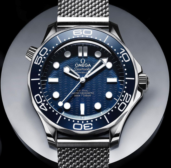 《007》上映60周年，欧米茄将动画做到了腕表上！ - 知乎