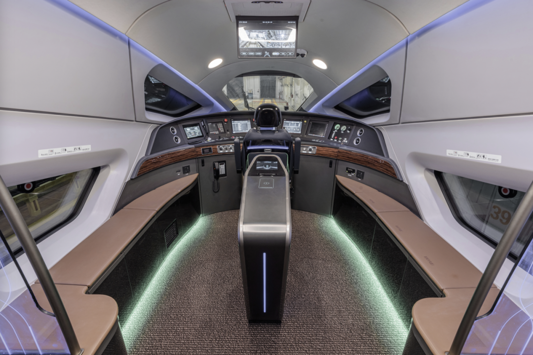 中国高铁再升级！时速400公里CR450动车组样车亮相 - 知乎