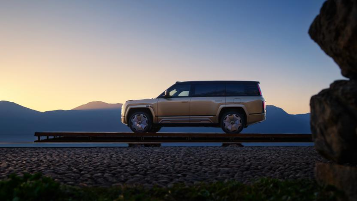 仰望U8L官图曝光！加长版“陆地巨鼎”降临上海，这尺寸也太顶了！ - 知乎