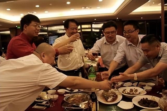 不会喝酒参加酒局要注意什么?会看会听,远比会喝更重要 知乎