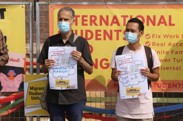 多伦多留学生发起游行，呼吁政府放宽移民条件 - 知乎