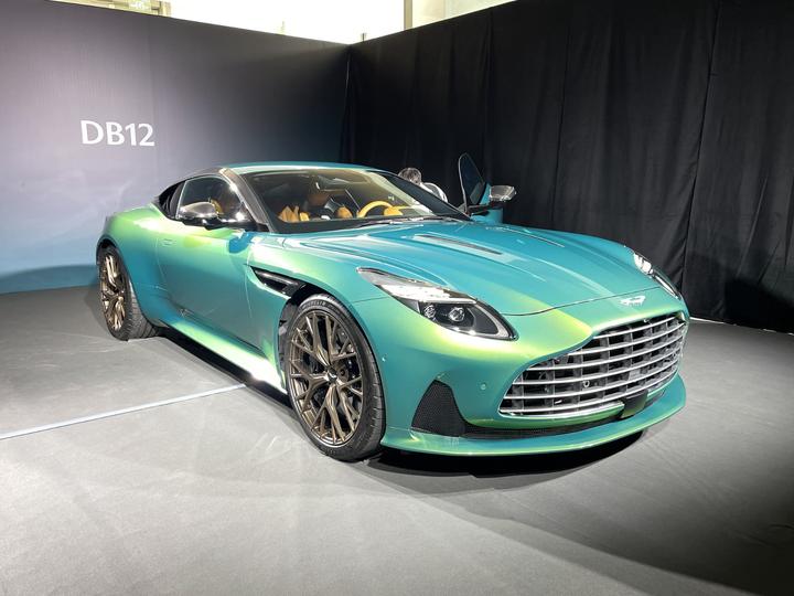 阿斯顿·马丁DB12国内首发 售价251.8万元起 - 知乎