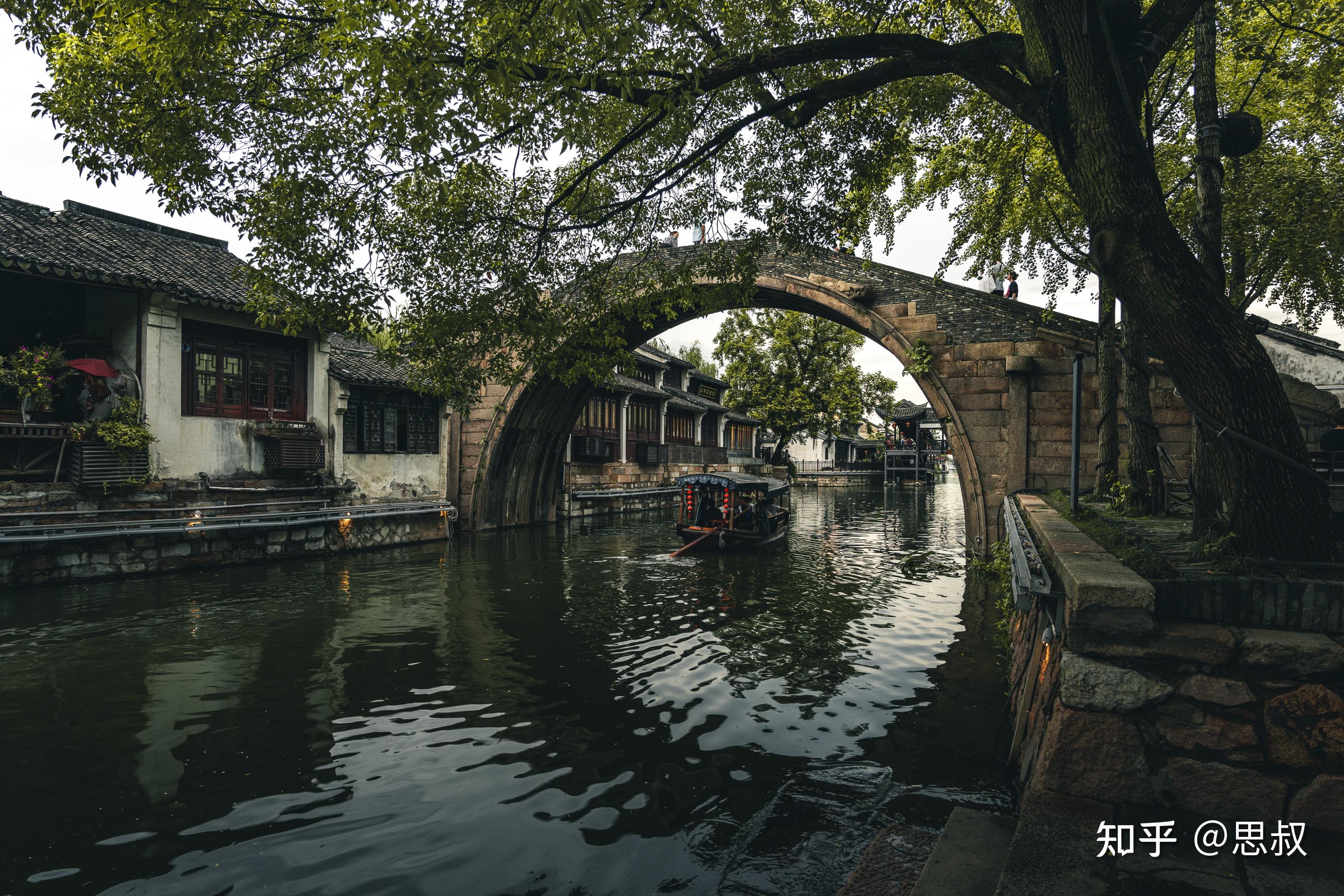 索尼A7C，拍照为主选2070还是24105？ - 知乎