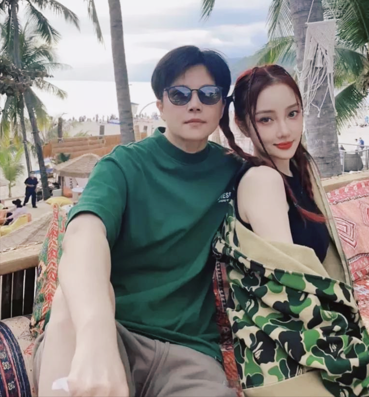 因一张和 男性”的亲密合照，让李小璐遭到热议，结局让人意外！ 知乎