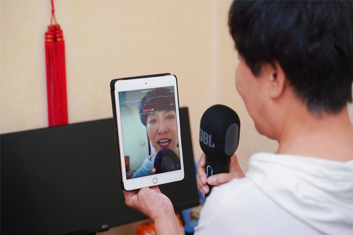 麦克风蓝牙音箱2合1，JBL KMC300让老妈体验成为歌星的感觉 - 知乎