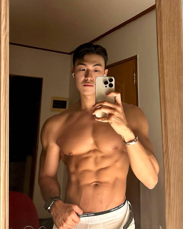 186cm黑皮肌肉模特，这腹肌太诱惑了！ - 知乎