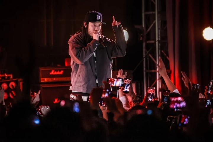 Psy.P签约王嘉尔公司，姜云升签约少城时代，头部rapper正在向娱乐圈靠拢 - 知乎