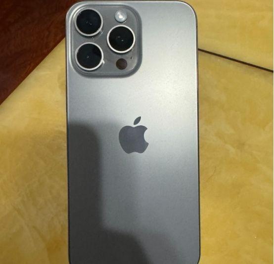 粉丝7700买二手iPhone15Pro Max！称比Mate60Pro好用一点点！ - 知乎