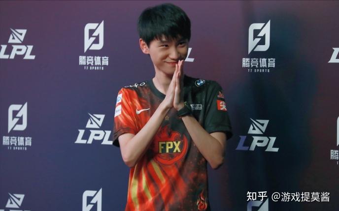 Doinb解说WE对阵LNG，直接整活：把麦拿到胸口让大家听心跳声 - 知乎