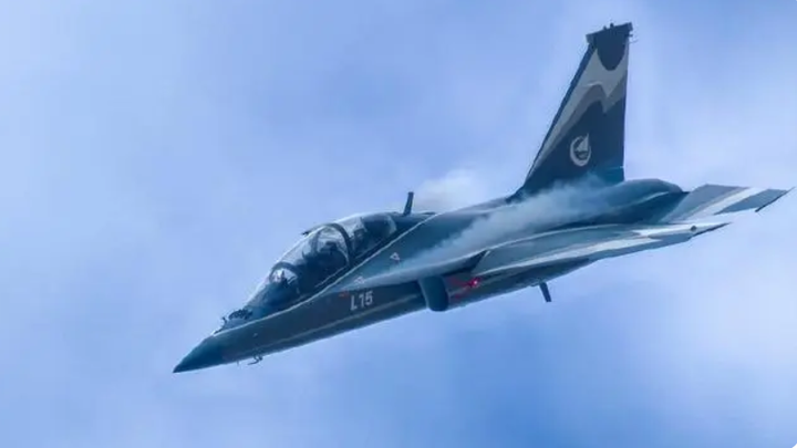 L-15B教练机：在大马空军招标中出局，却为外销打下坚实基础 - 知乎