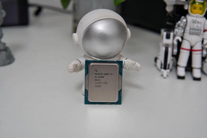 不足900元拿下，入门级装机性价比之选——Intel酷睿i5-12490F - 知乎