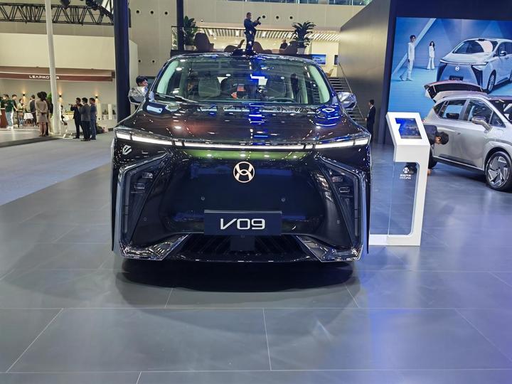 全系标配800V高压系统，家用MPV新秀合创V09亮相 - 知乎