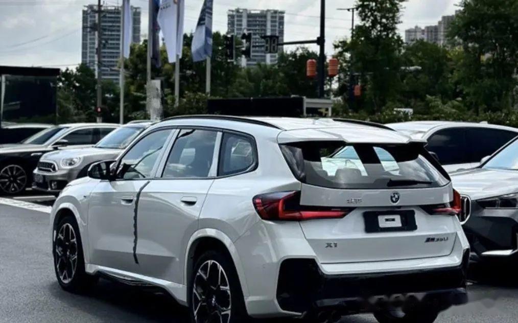 首款国产M Power驾到！宝马X1 M35Li到店，轴距超长，零百仅5S！ - 知乎