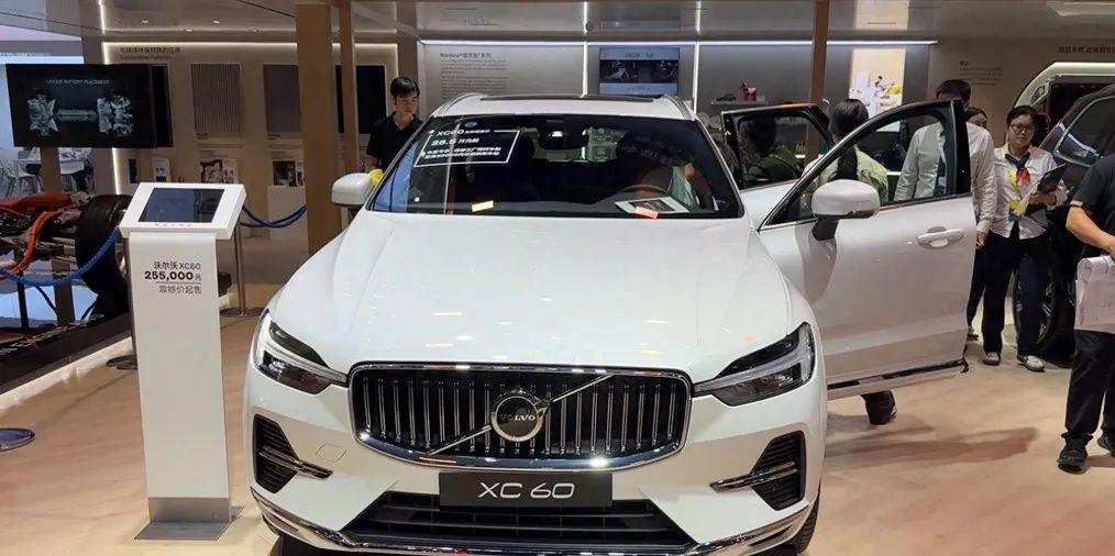 沃尔沃良心了，39.69万降至25万，2.0T四驱+8AT，比宝马X3便宜 - 知乎