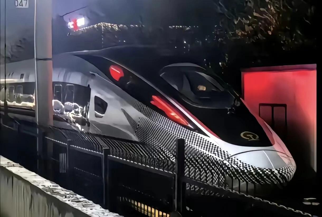 如约而至CR450来了，南北两款车型同时亮相。 - 知乎