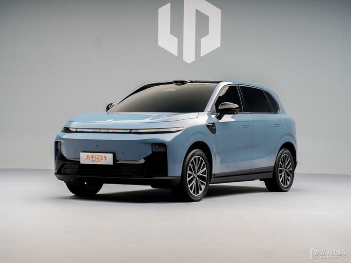 零跑B10内饰官图发布 副驾配拓展接口 - 知乎