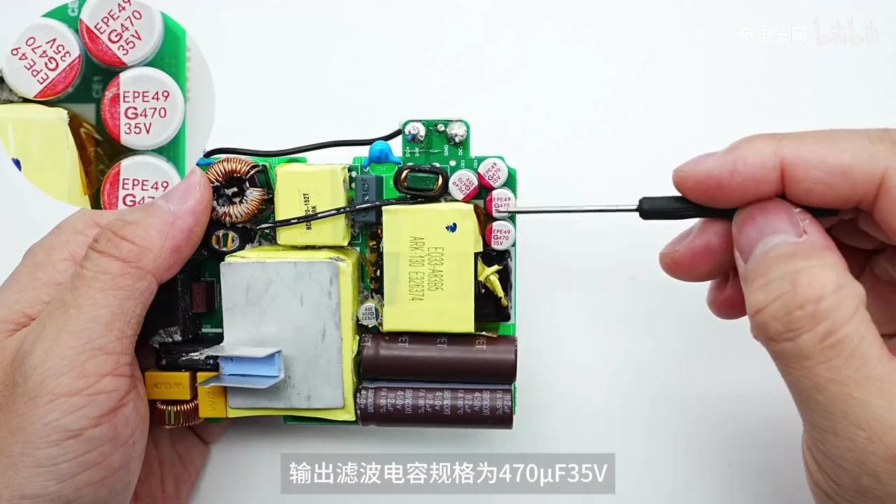 ANKER安克雷电5桌面充电扩展坞拆解：设有14个功能接口，支持三屏异显 - 知乎