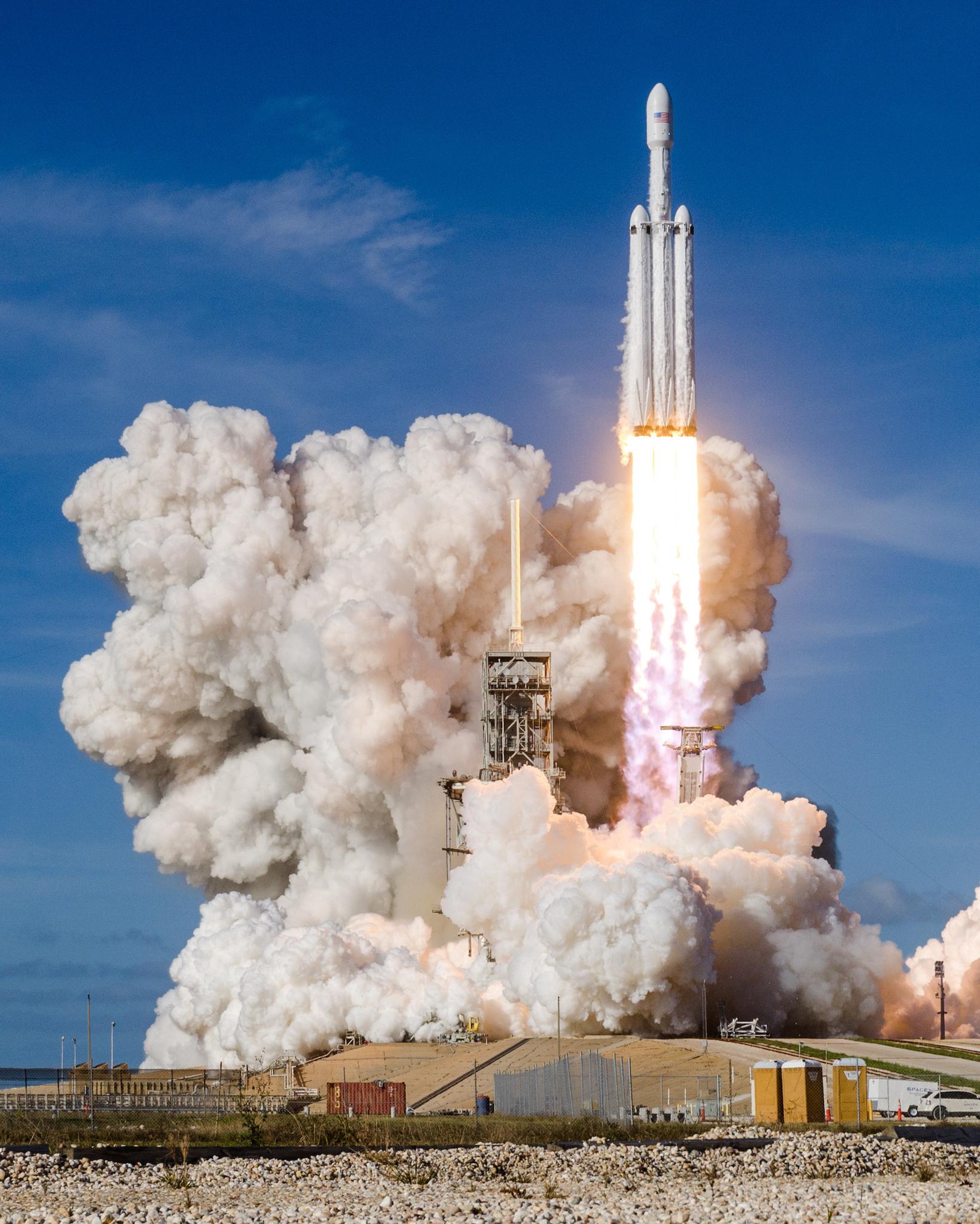 【讯息·航天】SpaceX再次获得重要订单！美Astrobotic公司选择重型猎鹰火箭Falcon Heavy发射NASA的VIPER月球车 - 知乎