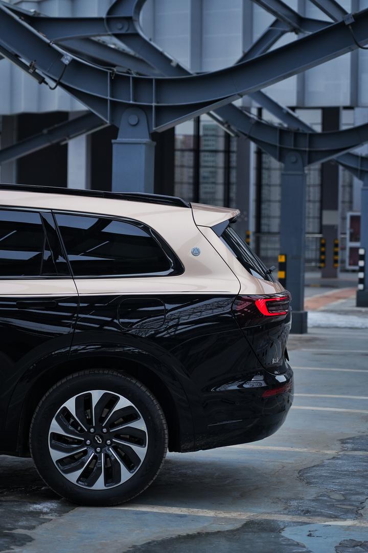 问界新M7变身迈巴赫GLS，回头率不输大哥问界M9 - 知乎