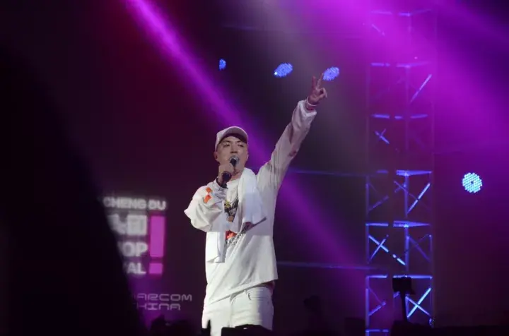 Jony J刚在成都演出完，就出了新歌，ft. 上海地下说唱传奇Cee - 知乎