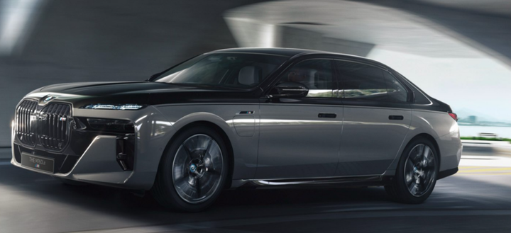 插混领域巅峰对决！宝马M760Le xDrive来了 - 知乎