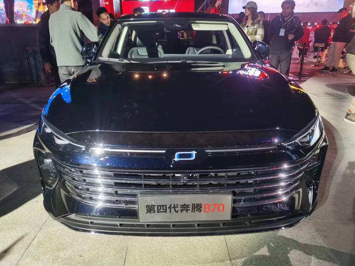 新奔腾B70外观内饰调整，尺寸加长45毫米，全系2.0T整体实力提升 - 知乎