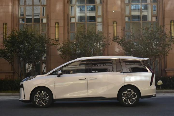 20万级最舒适的MPV？隔音玻璃+头等舱座椅 坐上就想睡觉！ - 知乎
