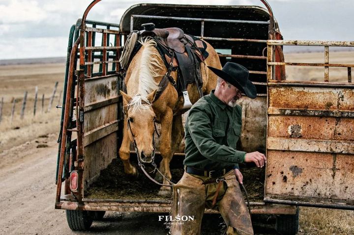 除了油蜡布，Filson的面料可谓粗犷美式实用的代表 - 知乎