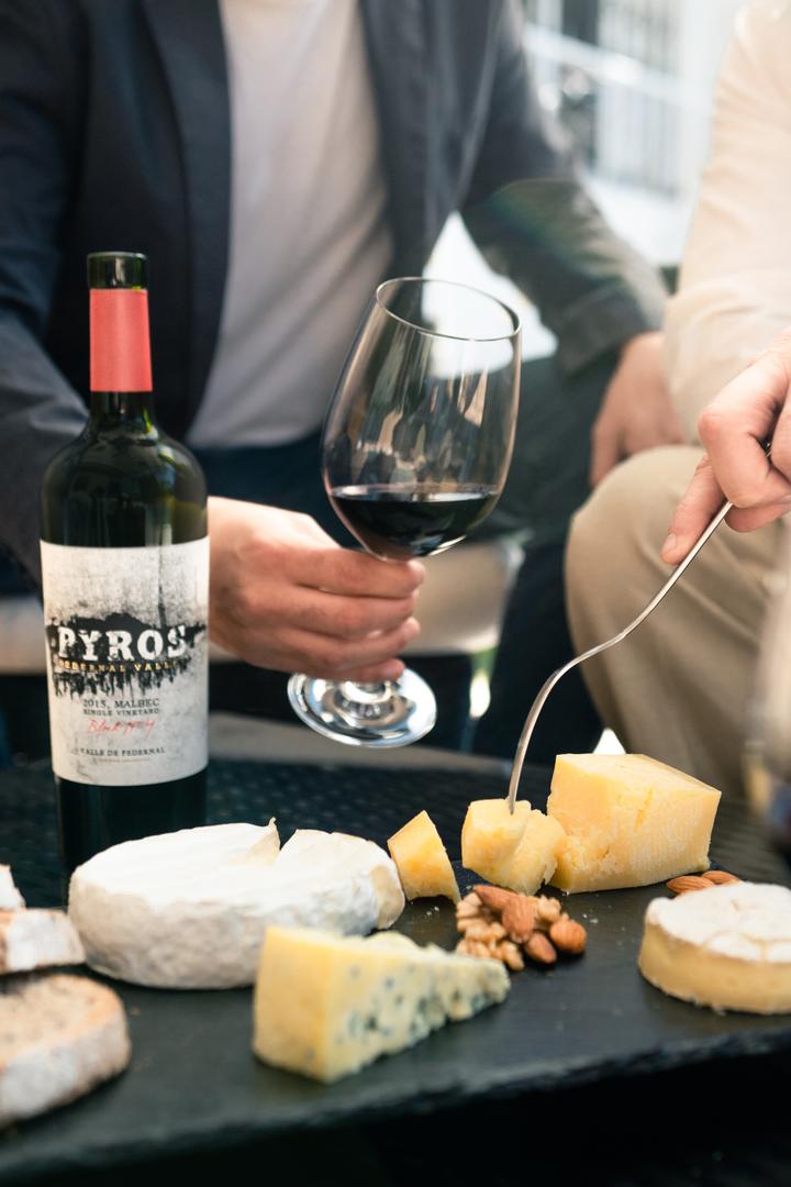 Pyros来自古希腊语，意思是火 - 知乎