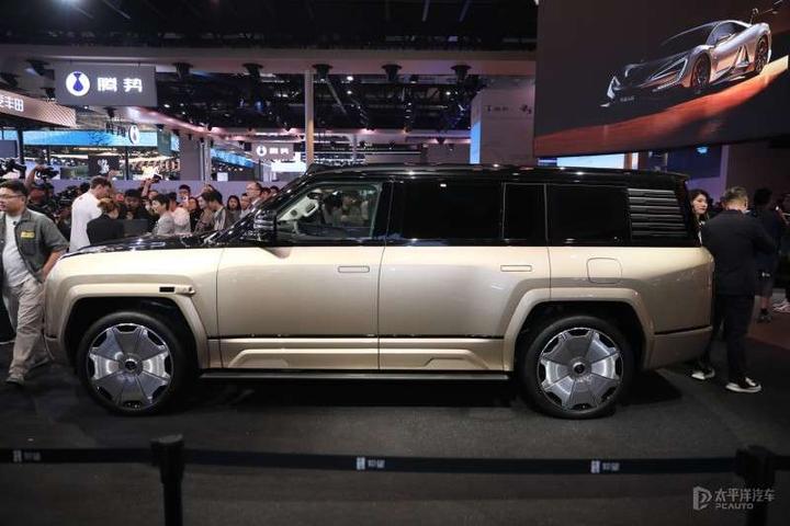 奢华不输库里南？仰望U8L实车于上海车展亮相 3个24K黄金车标？ - 知乎