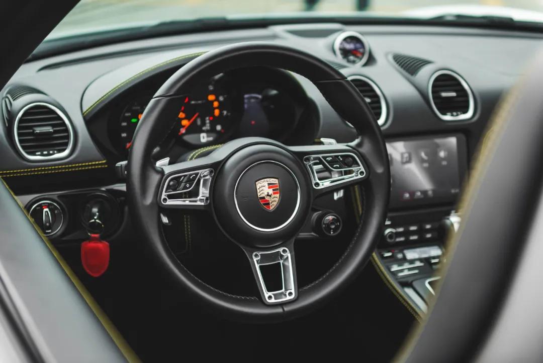 买718的人真的是因为买不起911吗？ - 知乎