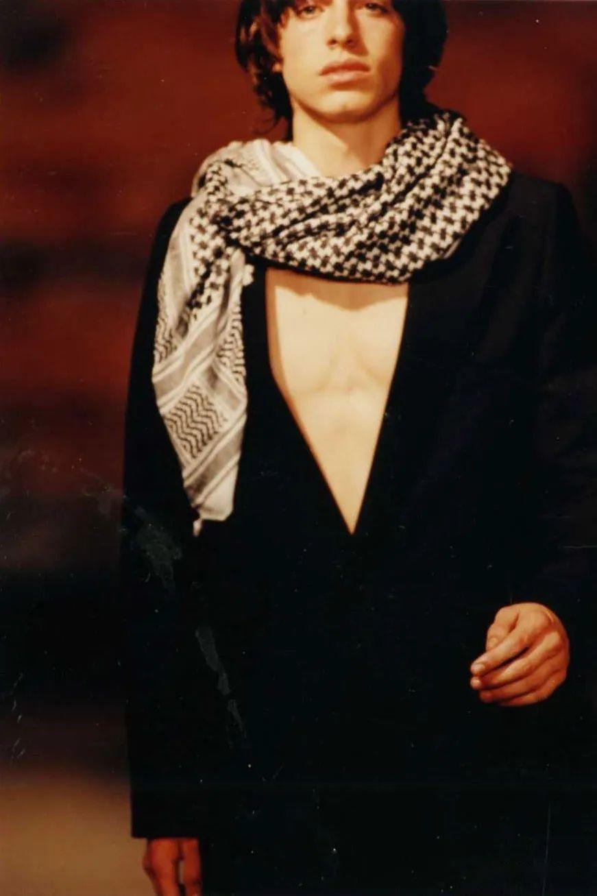 如何评价RAF SIMONS以及他的同名品牌？ - 知乎