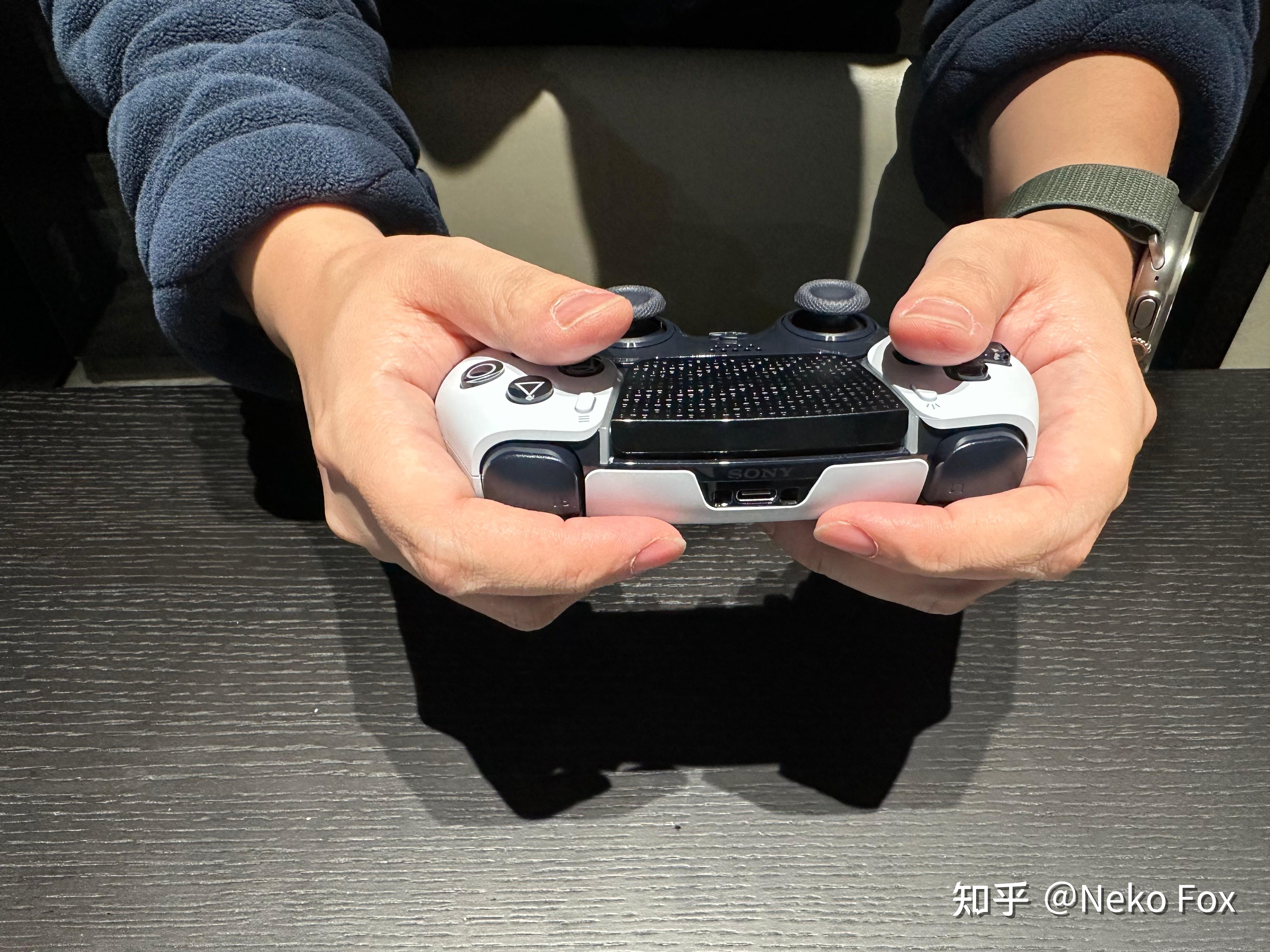 索尼精英手柄 DualSense Edge 正式上架，用户使用手感怎么样？ - 知乎