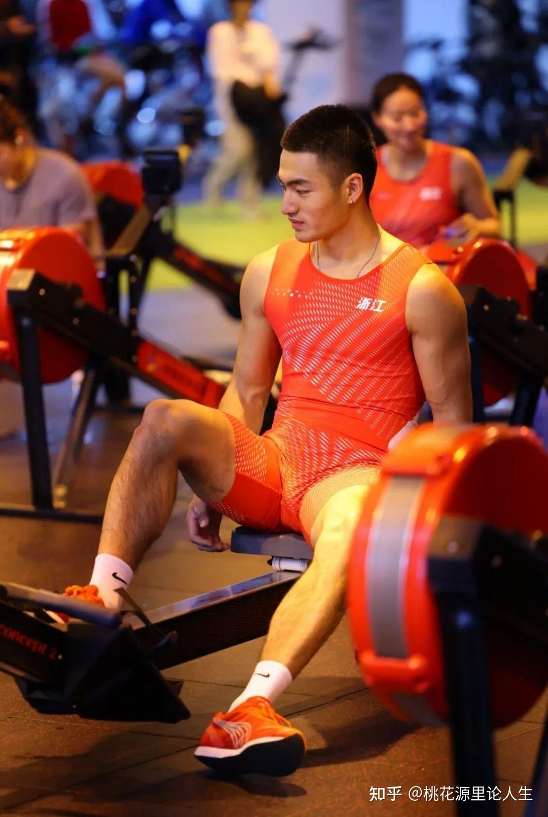 为什么黑皮体育生如此受欢迎？ - 知乎