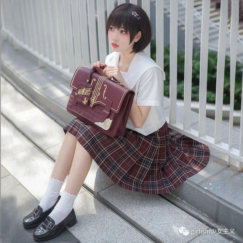 有没有什么百搭的jk制服包? - 知乎