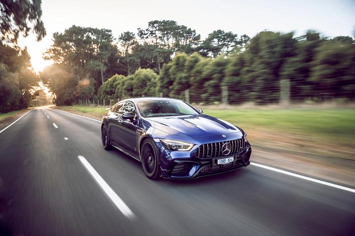 尽显狂野姿态丨奔驰AMG GT 与3W相遇 - 知乎