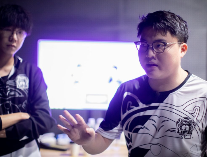 被RNG坑惨了？Uzi首次辛酸史：差点真“凉”了，BLG对他有再造之恩 - 知乎