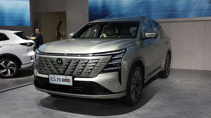 全新CS75 PLUS，空间性能看齐插混后，燃油SUV更值得买？ - 知乎