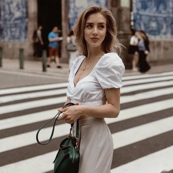 难怪被称为“最美小个子”，身高152cm的她，靠会穿成典范 - 知乎