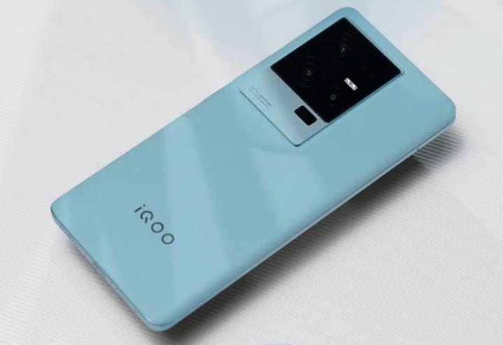 IQOO放大招了！骁龙8Gen2+200W快充+2K直屏，如今只卖2999了！ - 知乎