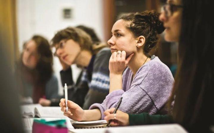 【无忧留学-留学资讯】不是985/211就无缘英国名校？来看看“双非友好”的英国高校！ - 知乎