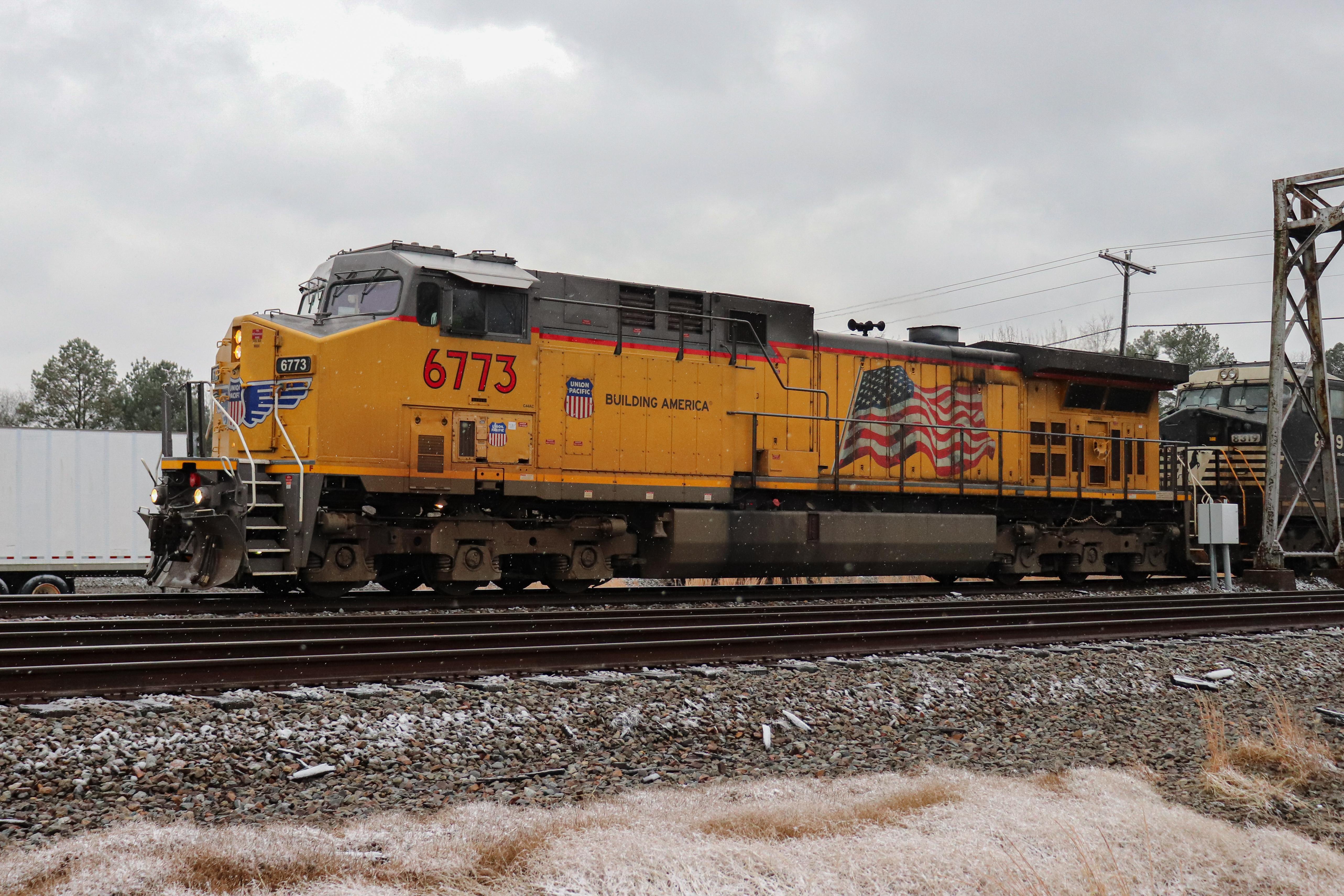 【科普】为重载运输而生的美国联合太平洋铁路AC44CW型和AC44CW-CTE型内燃机车 - 知乎